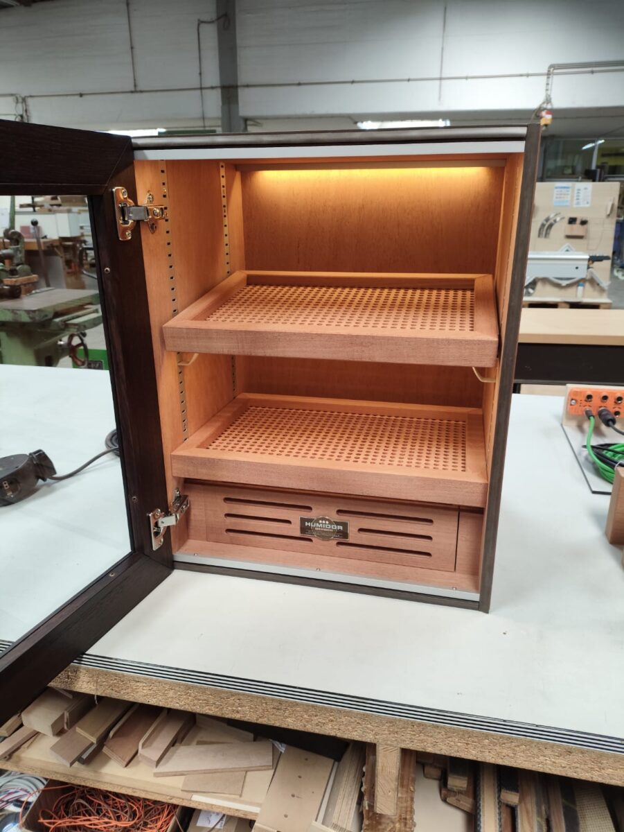 Built-in humidor with battery-operated humidifier » Gerber Humidors